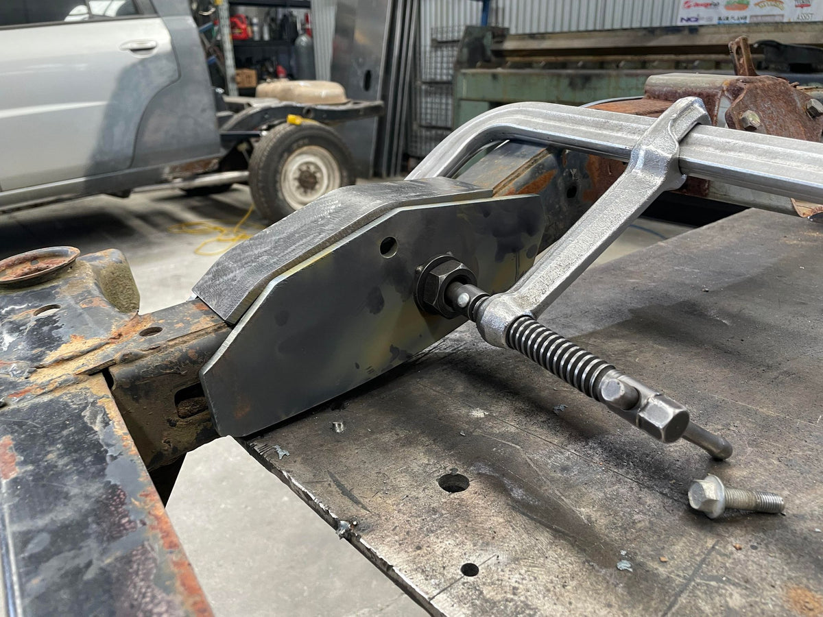 IFS steering box mount with chassis plates – Kinselas kustoms