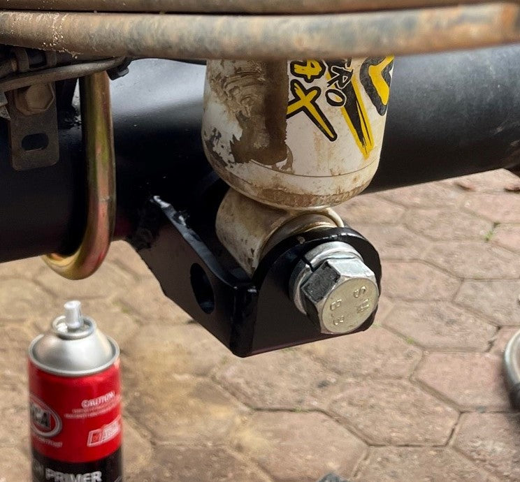 Universal Rear Shock Mounts for Axle Tube - 18mm Hole, 40mm – Kinselas ...